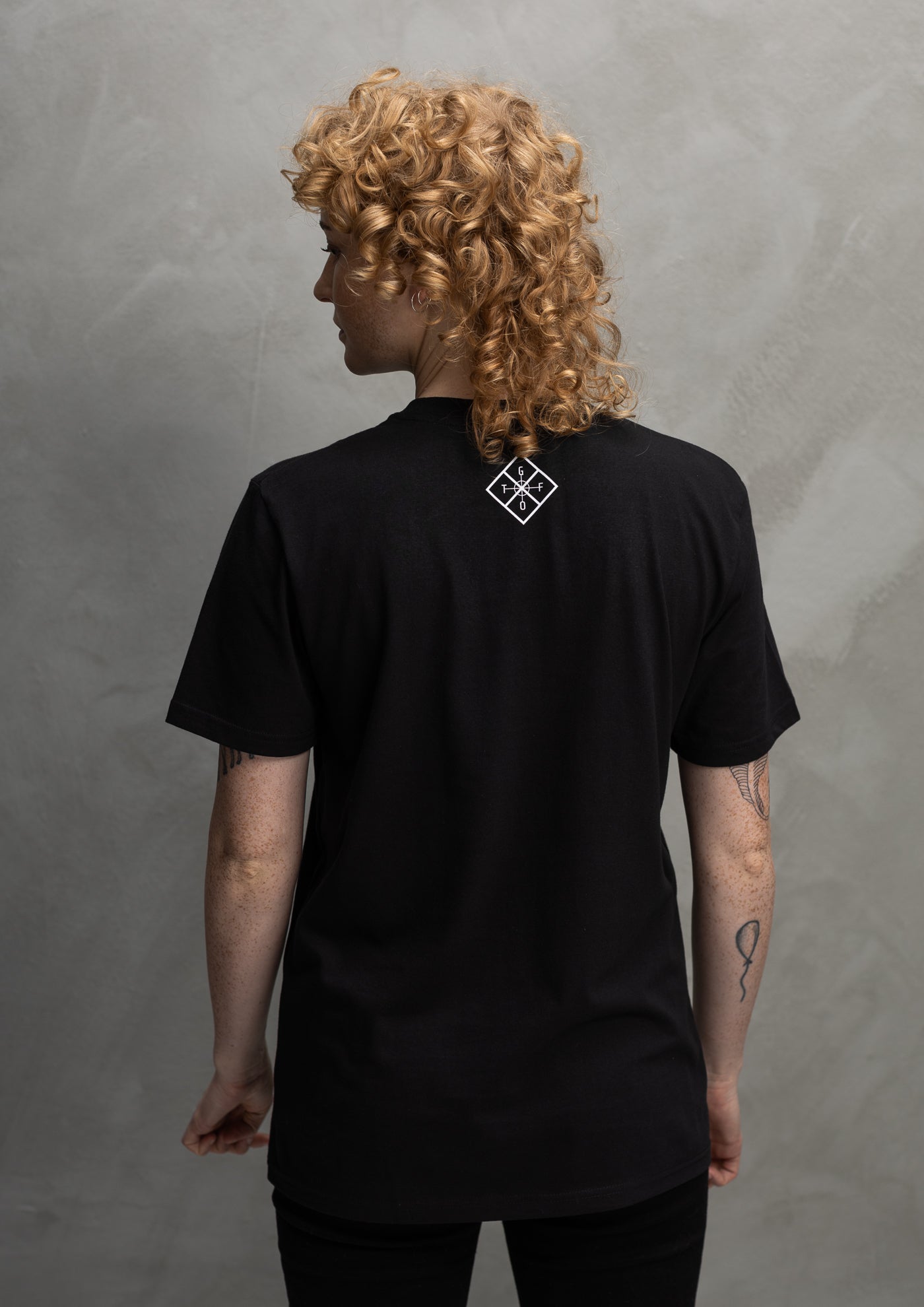 GTFO T-shirt - Vector Mask Muted - Black – SHOP.GTFOTHEGAME.COM