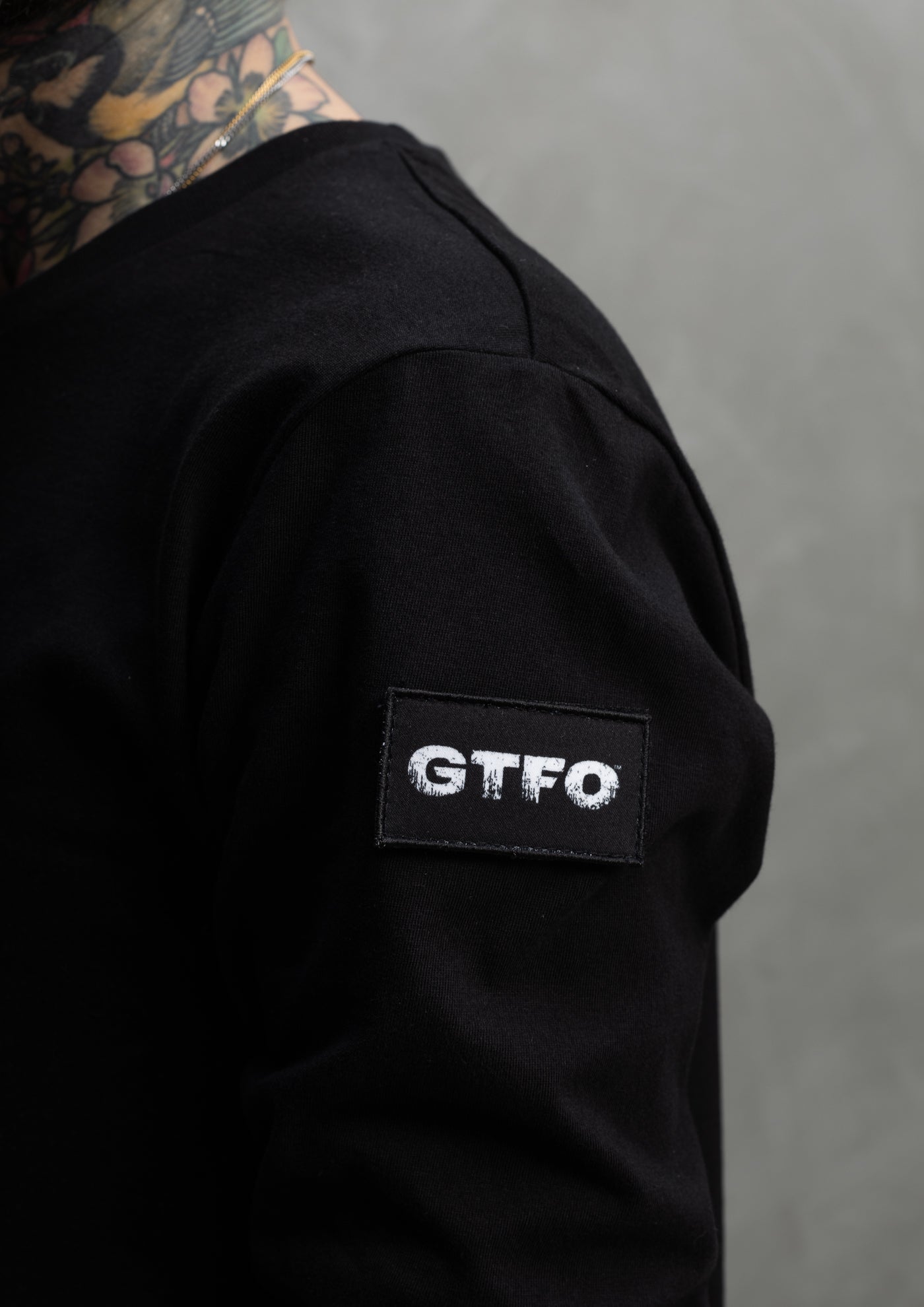 GTFO Long sleeve tee - Sticker pattern - Black – SHOP.GTFOTHEGAME.COM